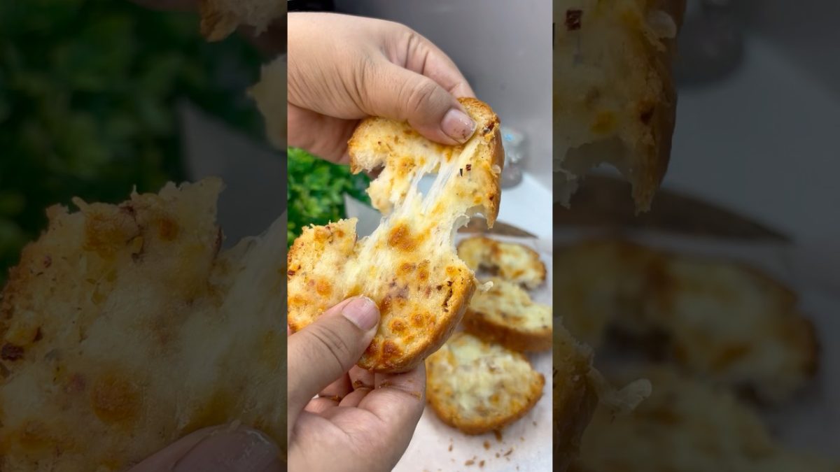 Easy Cheesy Garlic Bread Airfryerrecipes Airfryer Garlicbread