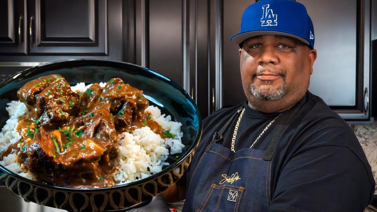 Melt-In-Your-Mouth Smothered Oxtails! - Amazing Foods TV